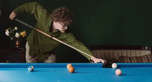5 Best Pool Cues For Beginners | Top Rated Cues [Guide Included]